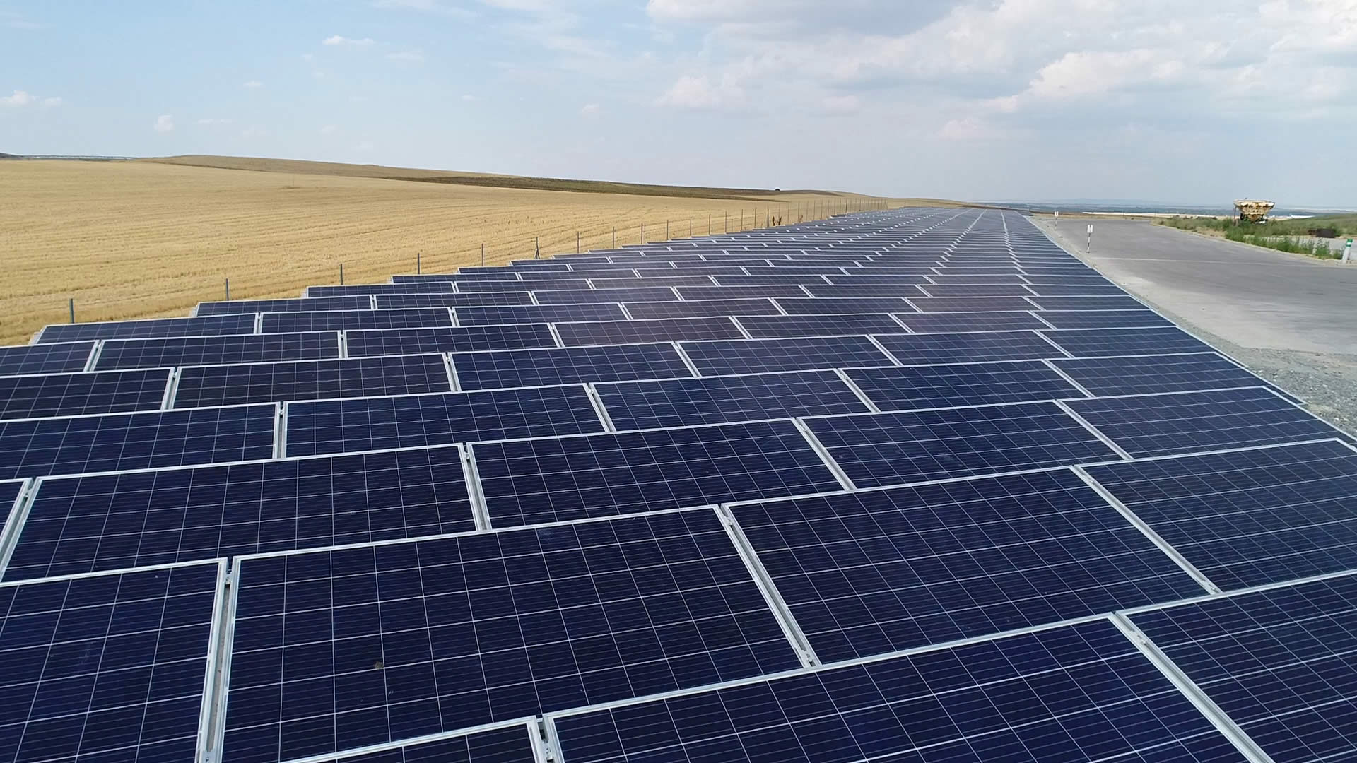 ¿Qué es el autoconsumo solar? • Pluggo